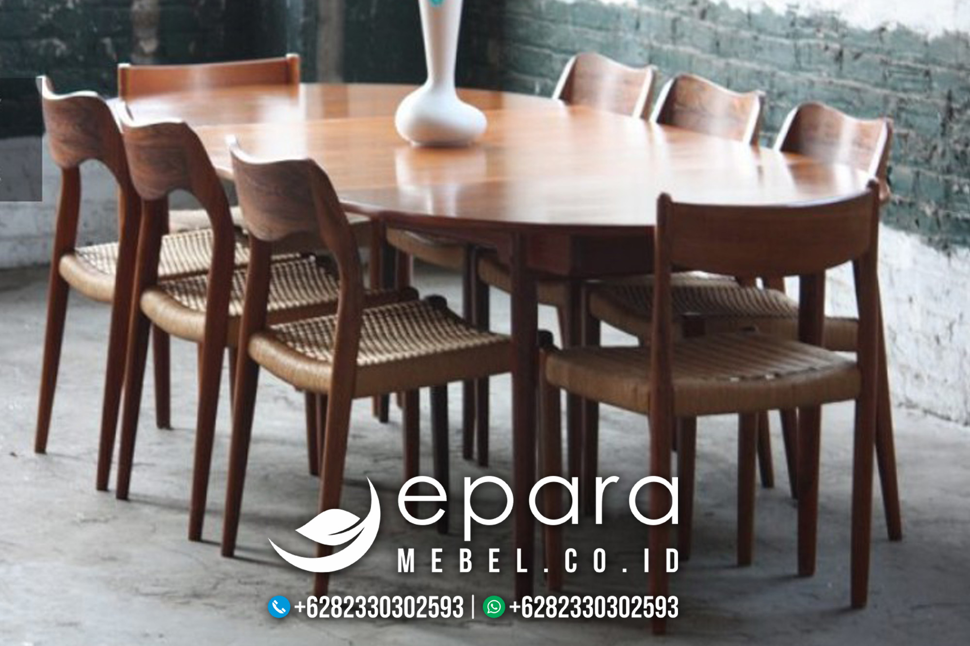 Meja Cafe Kayu Model Oval Minimalis Jogja JM-1856 - Jepara Mebel
